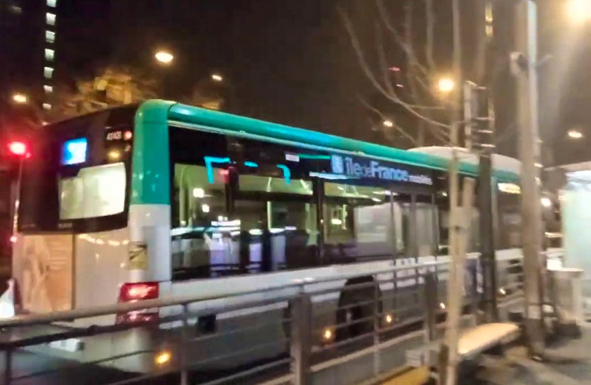 Un SDF respectueux du code de la route vole un bus et roule 13 km