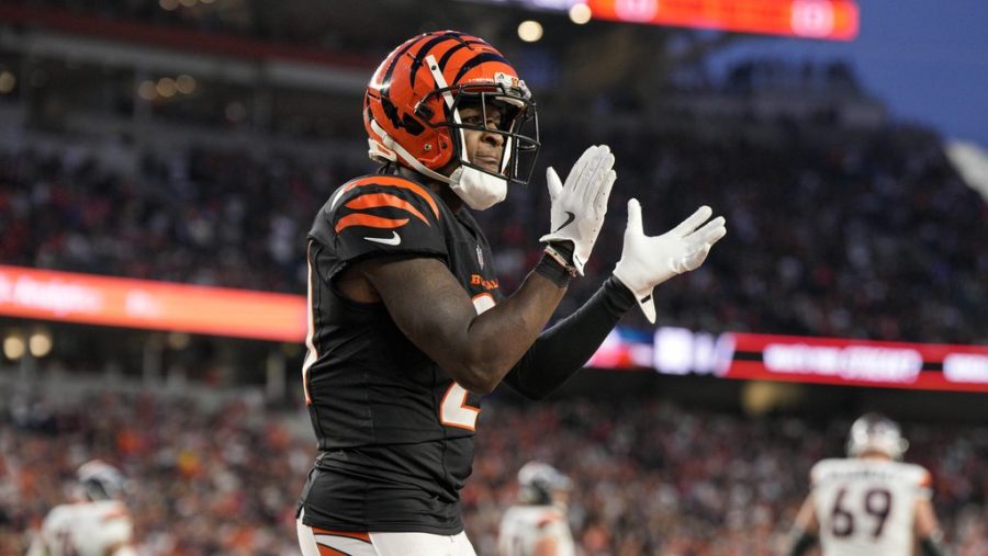 Colts sign CB Hilton to practice squad; release WR Scott