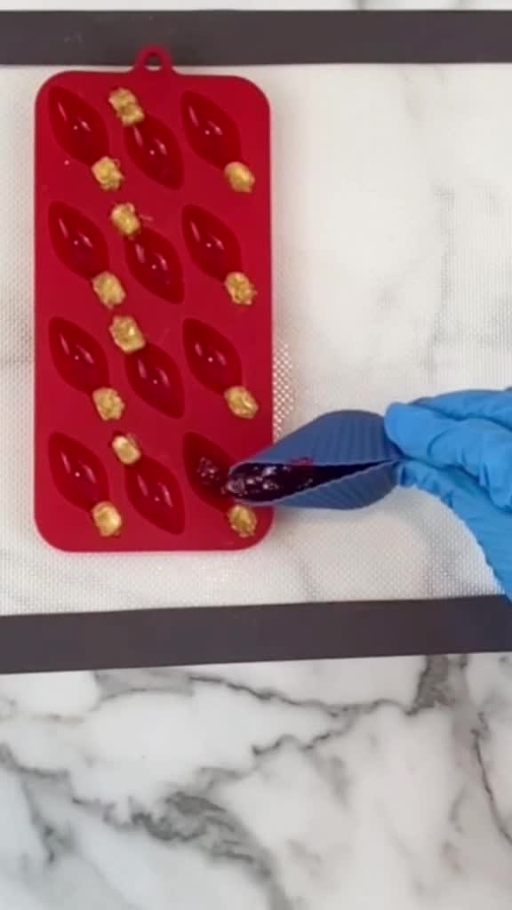 How to Make Edible Glitter Christmas Lights for Cakes