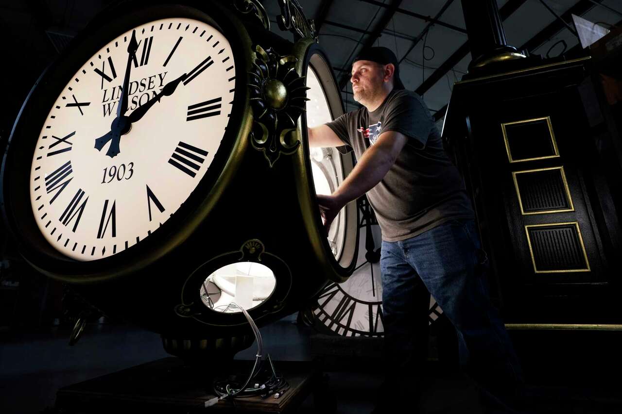 Daylight saving time ends Nov. 2. Here's why we set our clocks back.