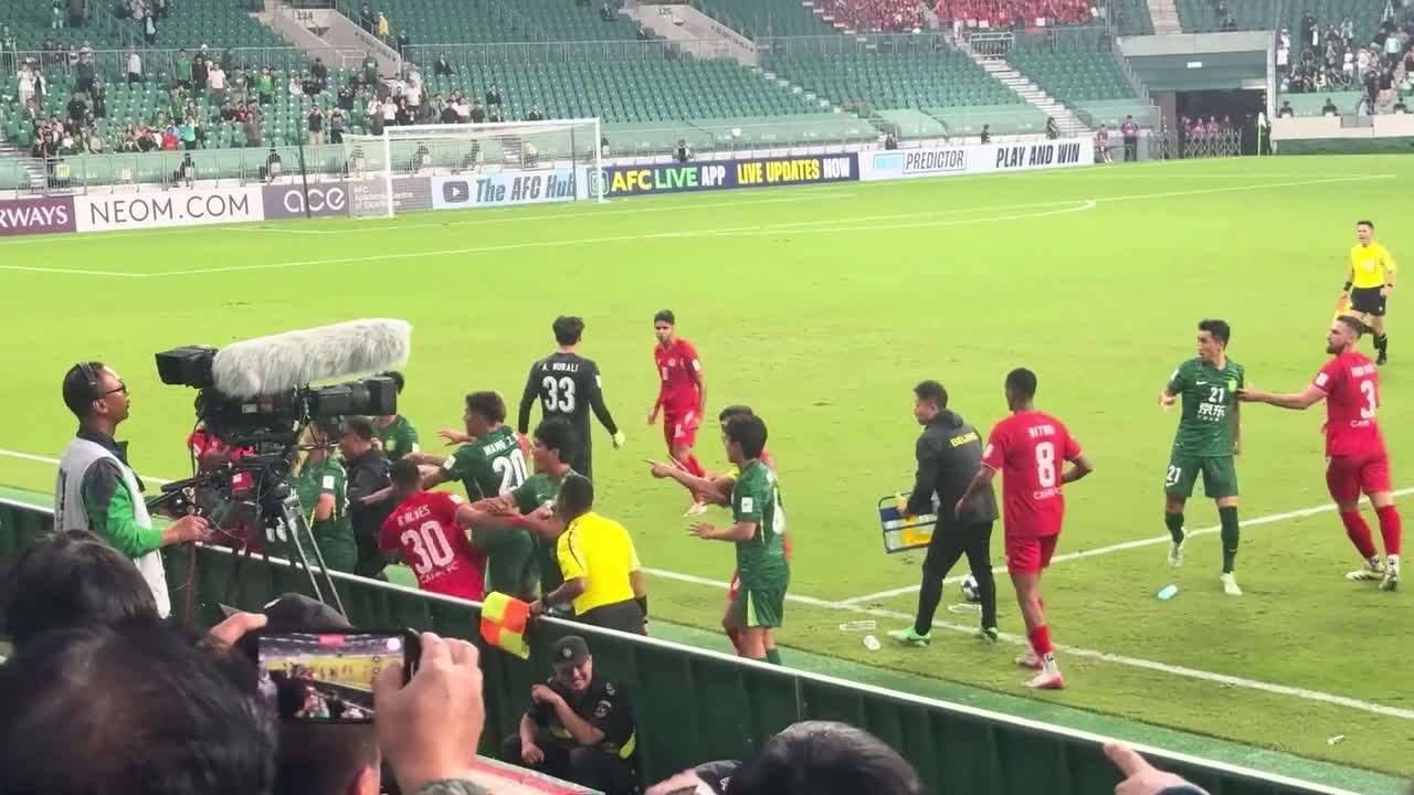 Chinese football players have mass brawl with Vietnamese team