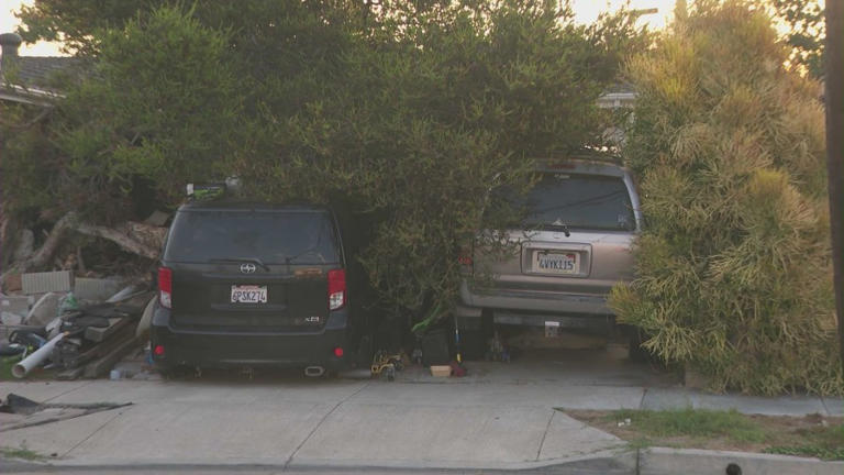 Huntington Beach ‘clutter home’ draws nearly 40 complaints from neighbors
