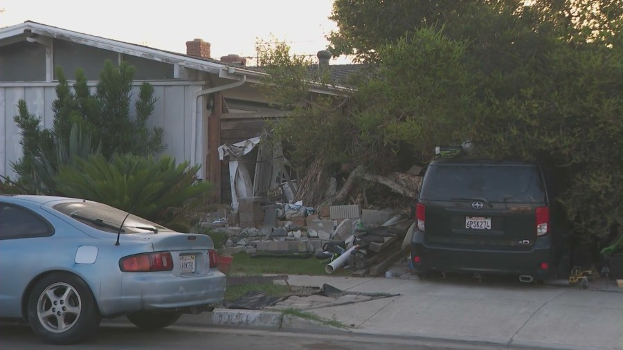 Huntington Beach ‘clutter home’ draws nearly 40 complaints from neighbors
