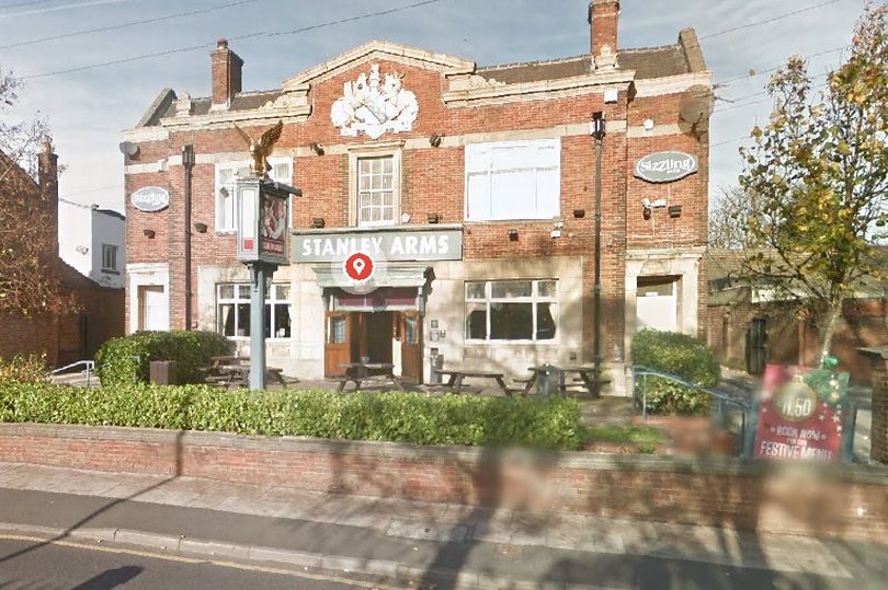 Bloke bursts into pub with 'hand cut clean off' as police issue attack ...