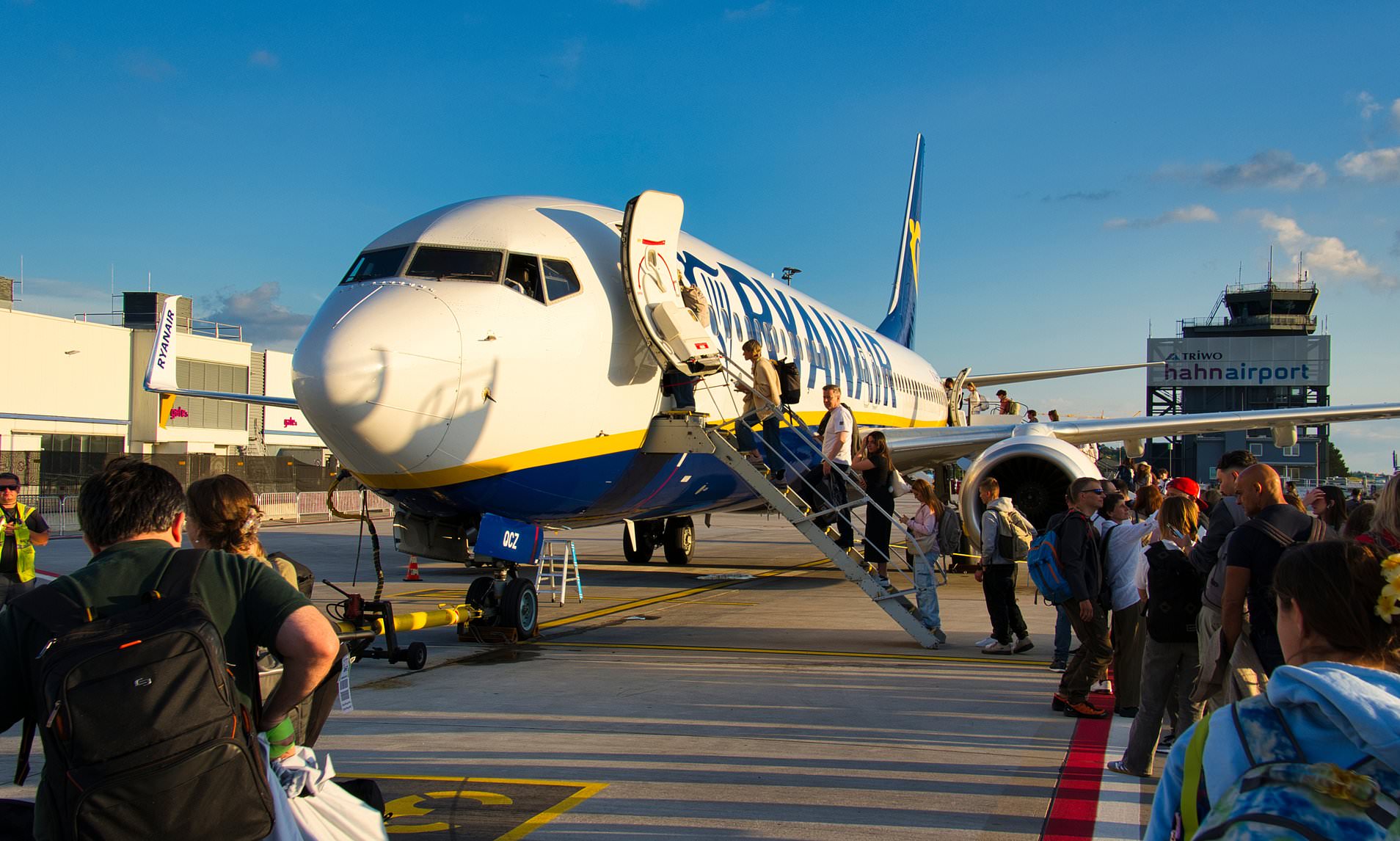 Furious passenger goes on angry rant after Ryanair gate agent refuses ...