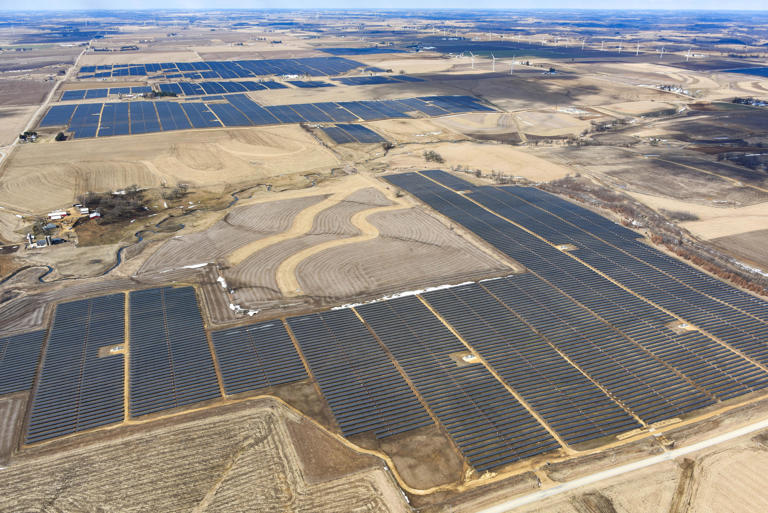 State approves first large Wisconsin wind farm since 2011. Badger ...