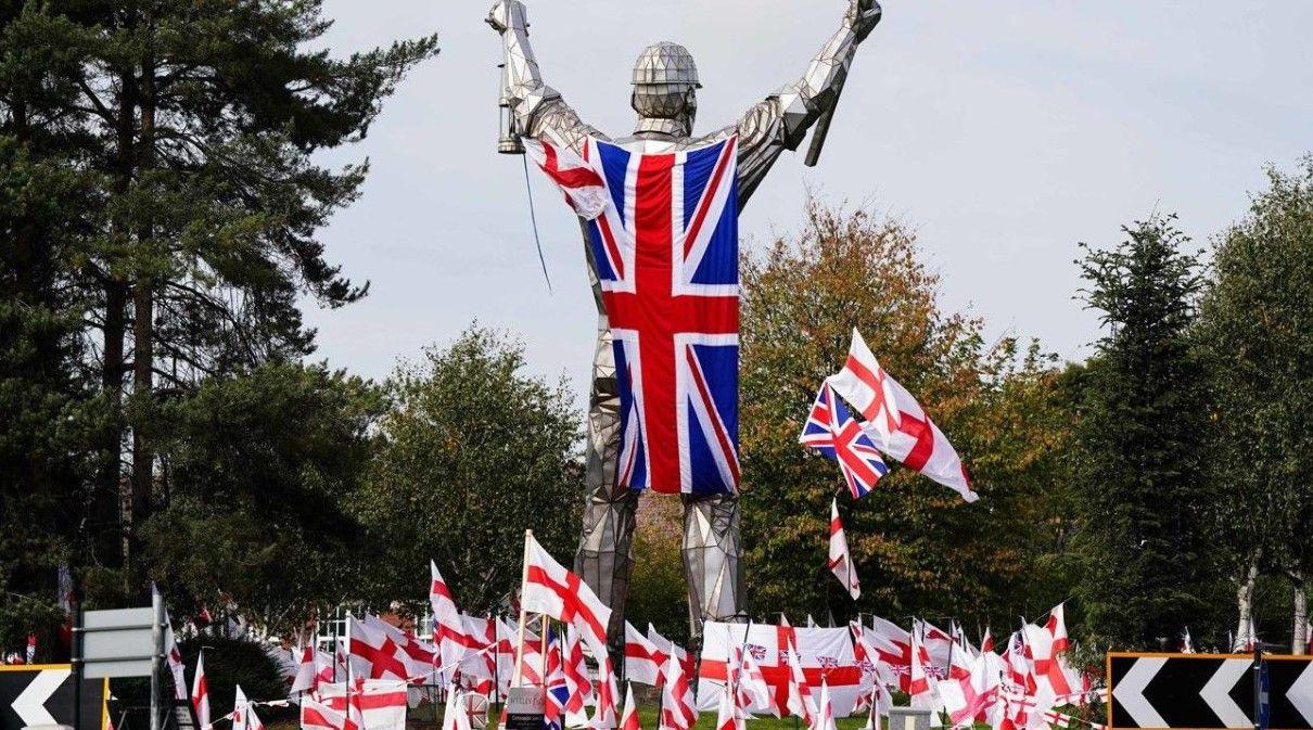 Man who put flag on 40ft statue speaks of 'pride'