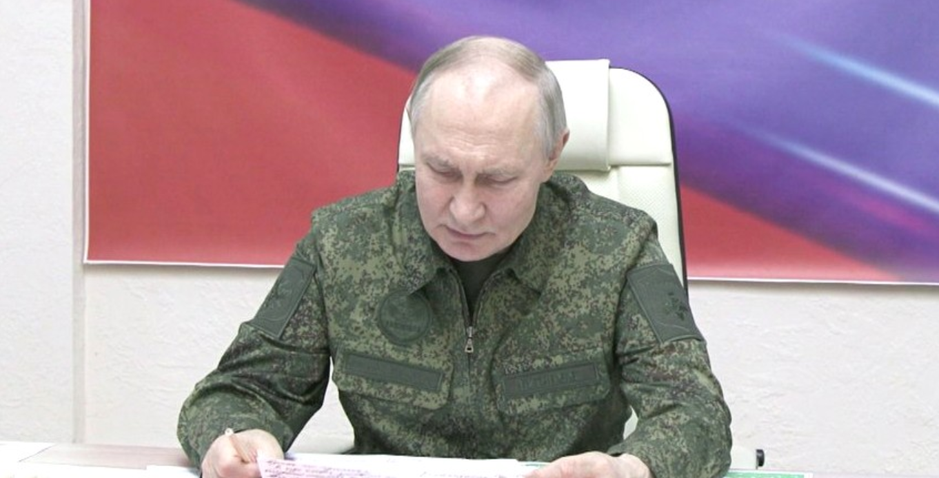 3 reasons why Putin recently started wearing military attire publicly again