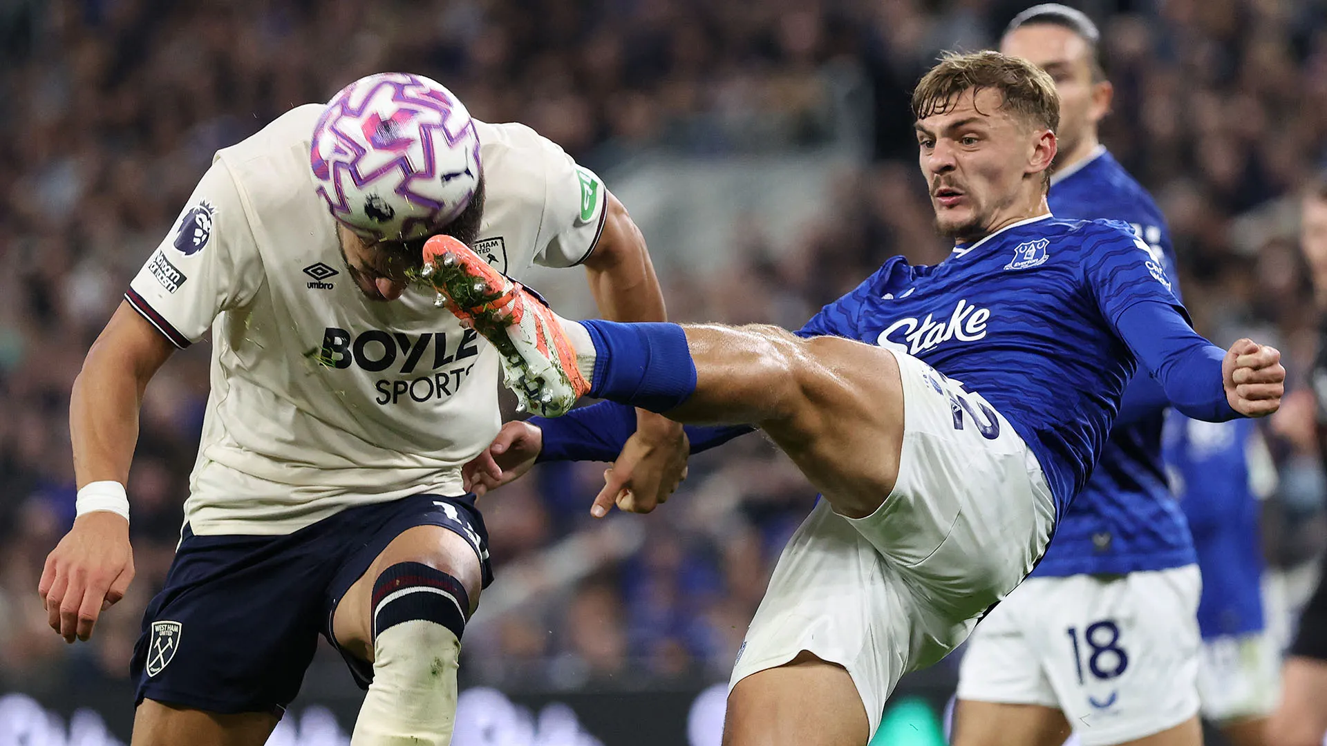 Il risque gros, il aurait pu se casser le nez ! Les photos.