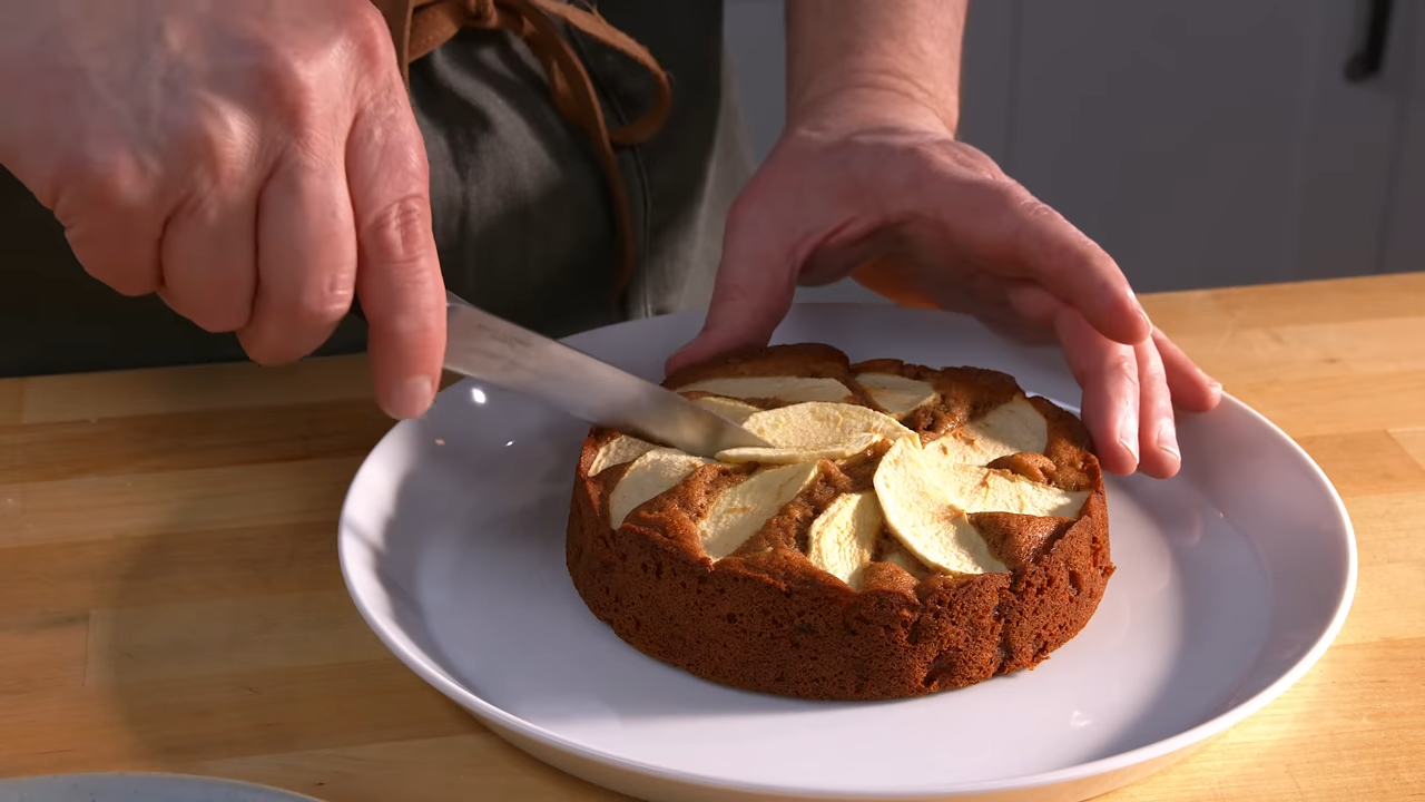 Warm Apple Spice Cake – Easy Recipe for Two