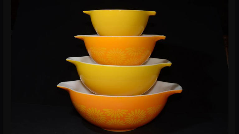 The 'Sunny' 1960s Pyrex Dish To Look For At Thrift Stores