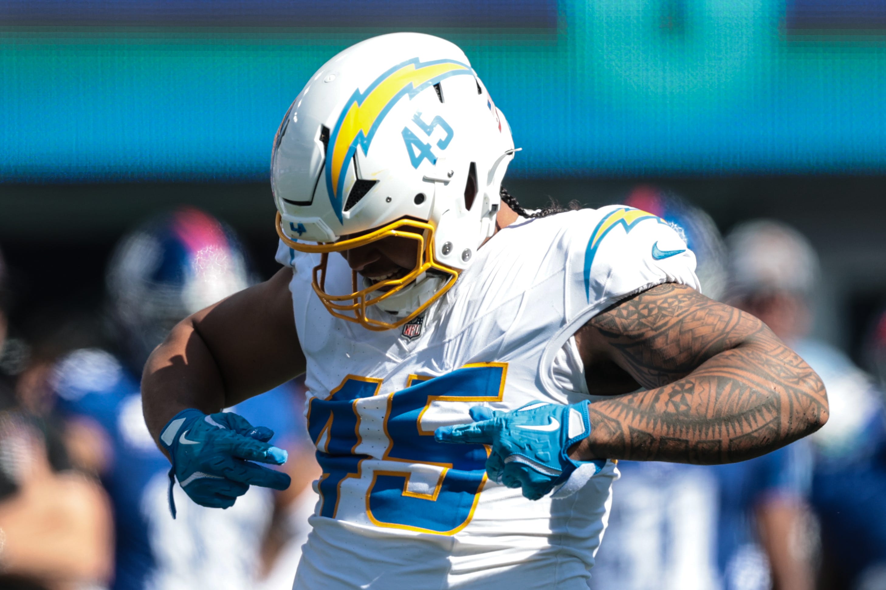 Tuli Tuipulotu wreaks havoc on Giants' offense despite Chargers' loss