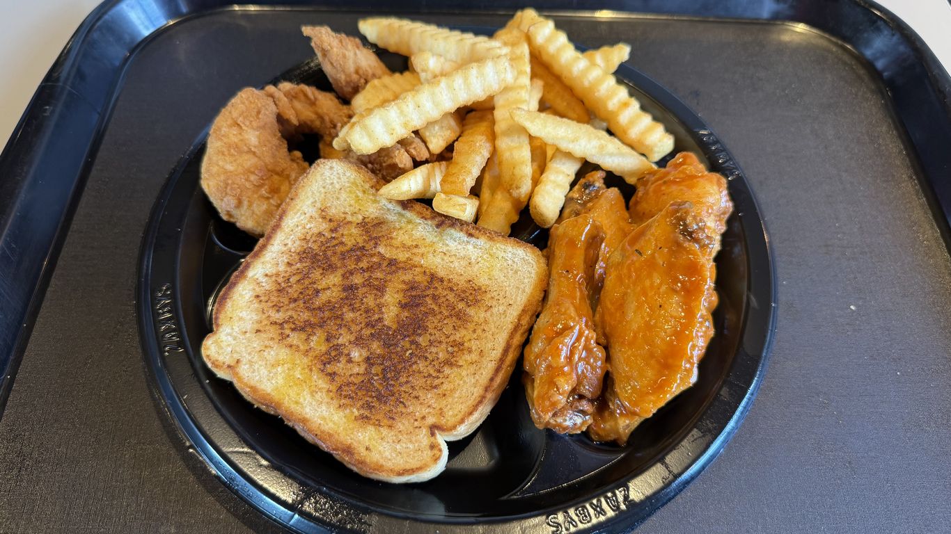 First Zaxby's chicken restaurant open for business in Queen Creek