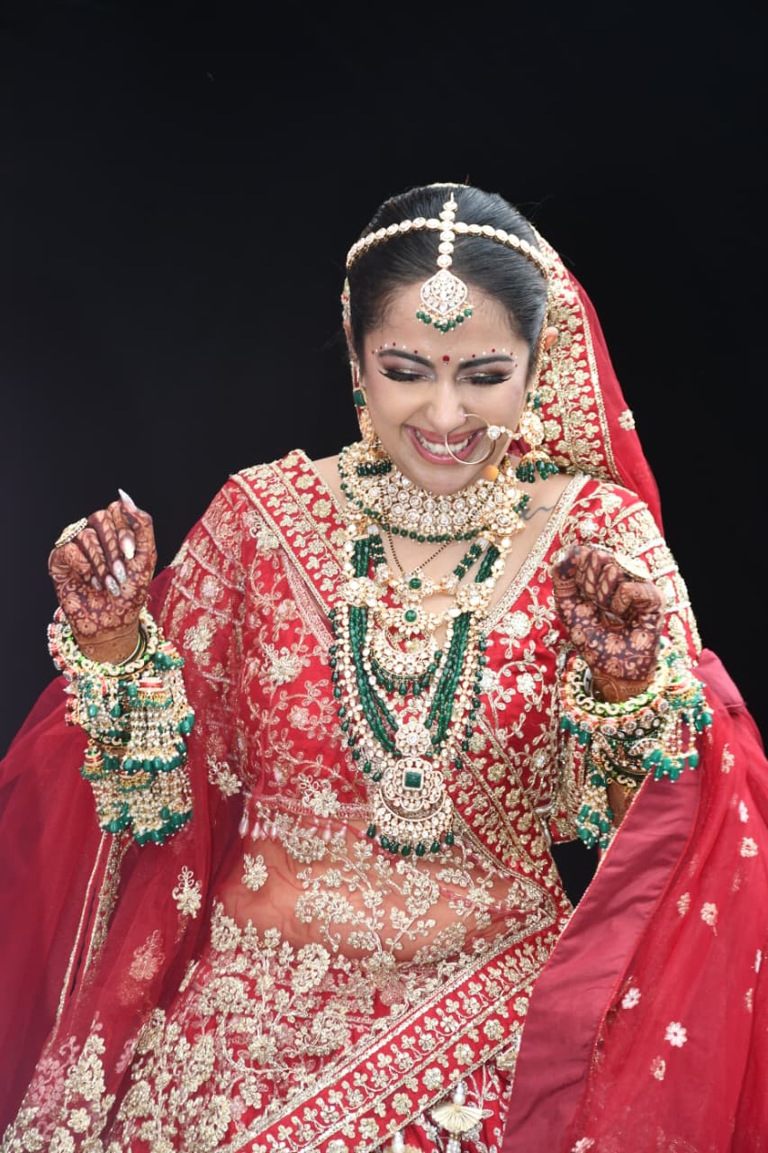 Avika Gor marries long-time boyfriend Milind Chandwani on Pati, Patni ...