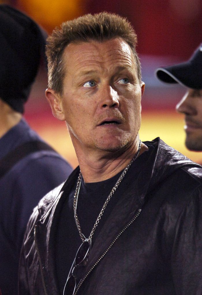 '90s movie stars look unrecognizable as they reunite three decades later