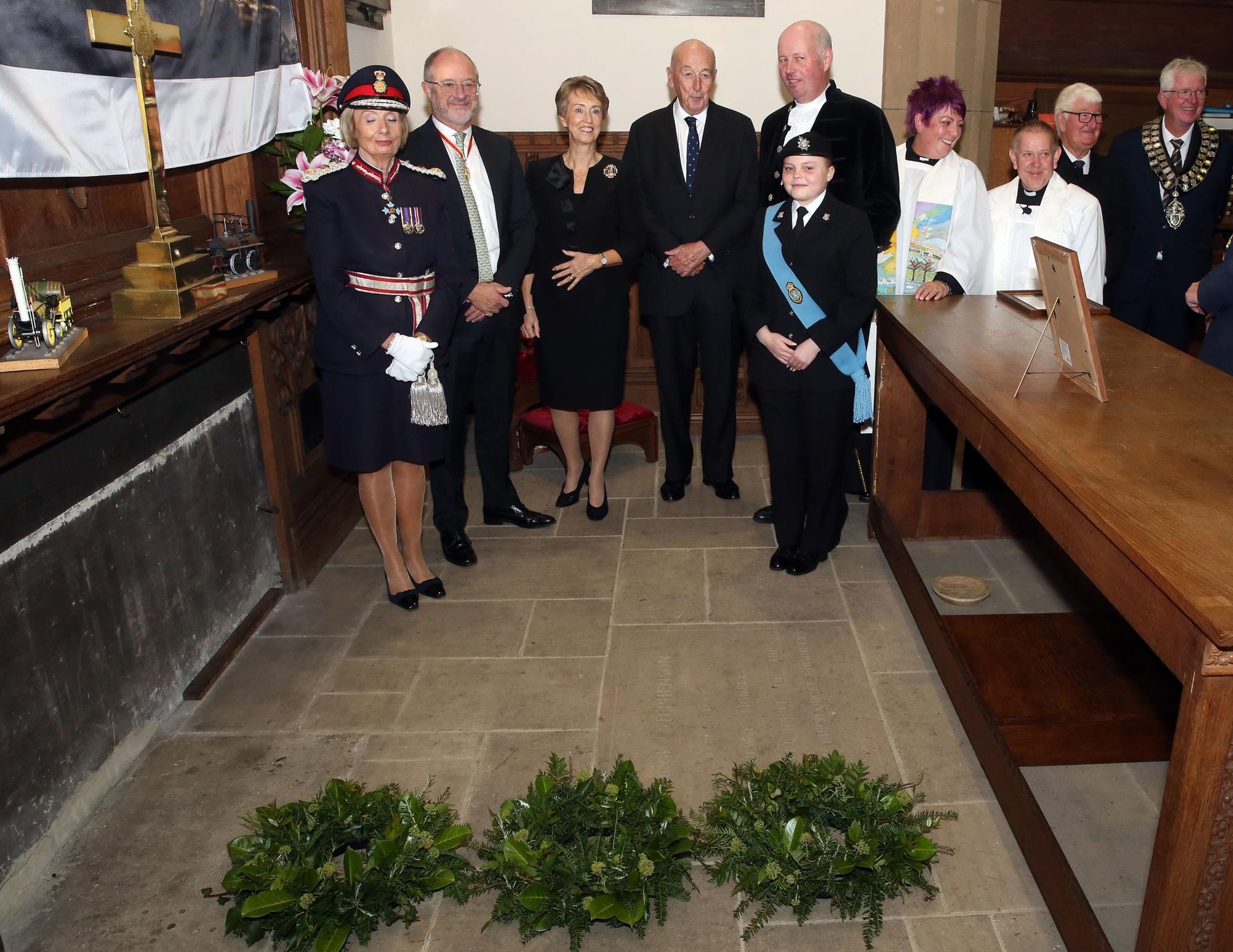 Standing room only as hundreds honour George Stephenson