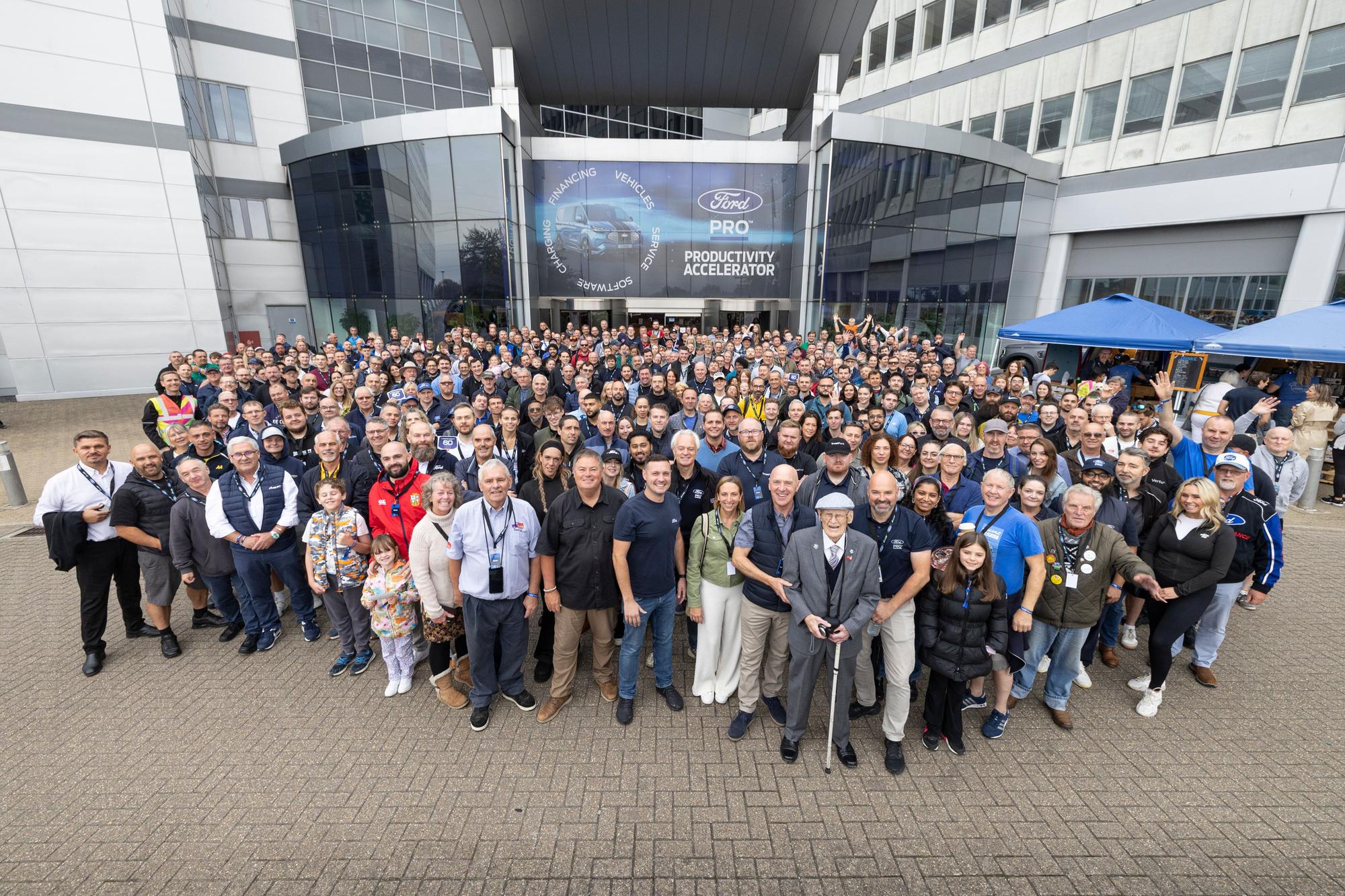 Evans Halshaw Ford Bedford helps to set news Guinness World Record™