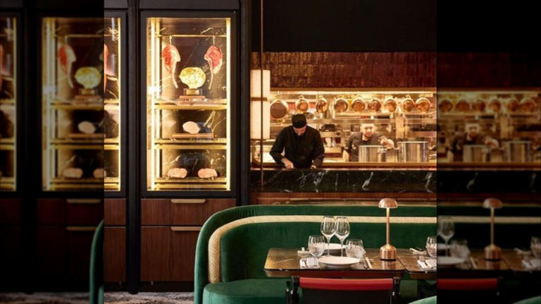 Here's How Much It Costs To Dine At Patrick Mahomes' And Travis Kelce's ...