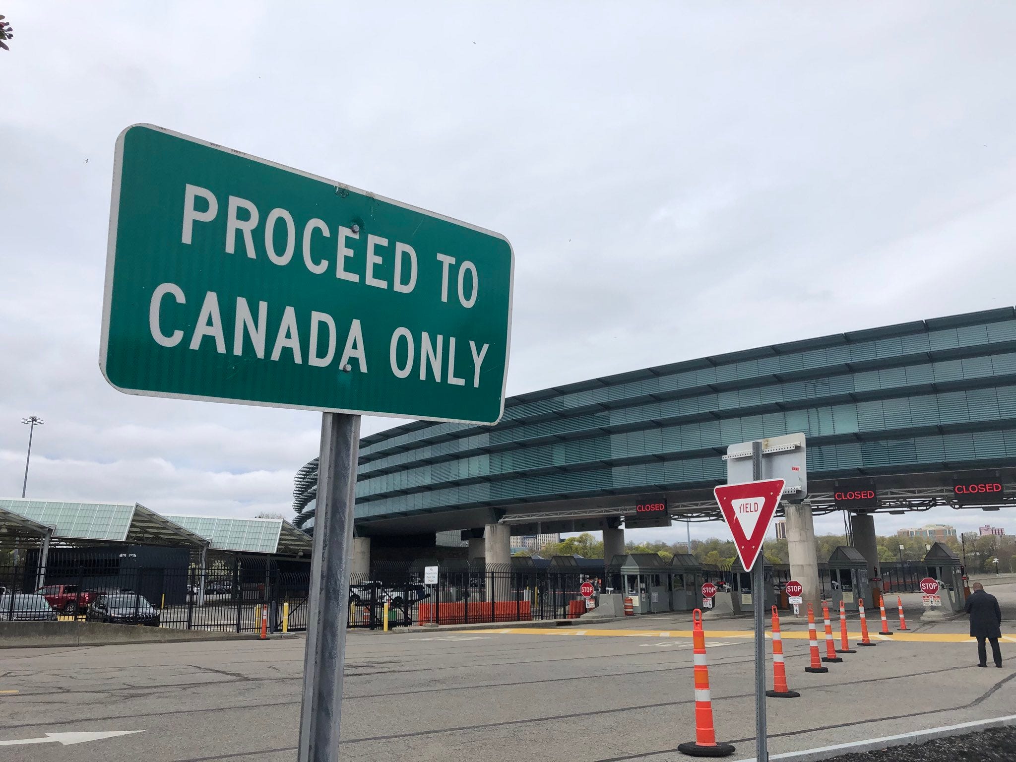 All US border crossings to Canada closed to commercial traffic due to ...