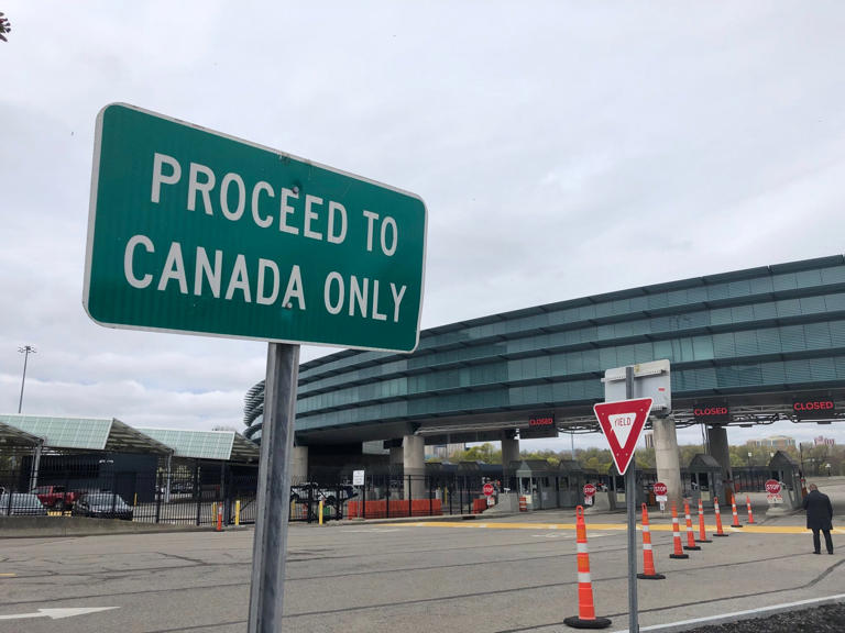 All US border crossings to Canada closed to commercial traffic due to ...
