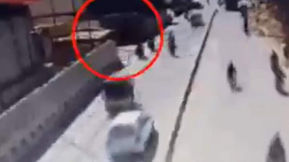 Caught on Camera: Powerful car bomb explosion rocks Pakistan's Quetta ...