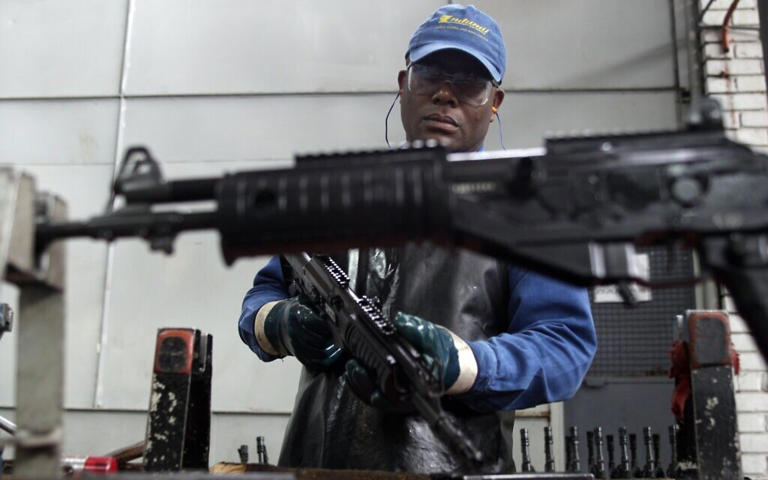 Colombia produces first rifles to replace Israeli guns after cutting ...
