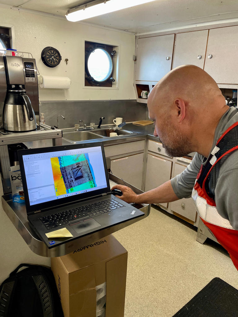 Underwater robot makes amazing scans of deep Lake Michigan shipwrecks ...