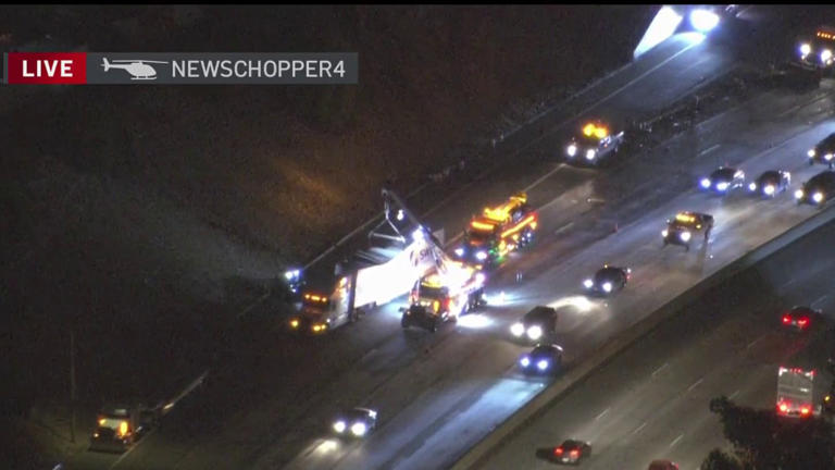 Big rig crash spills thousands of beer cans on 210 freeway in Azusa