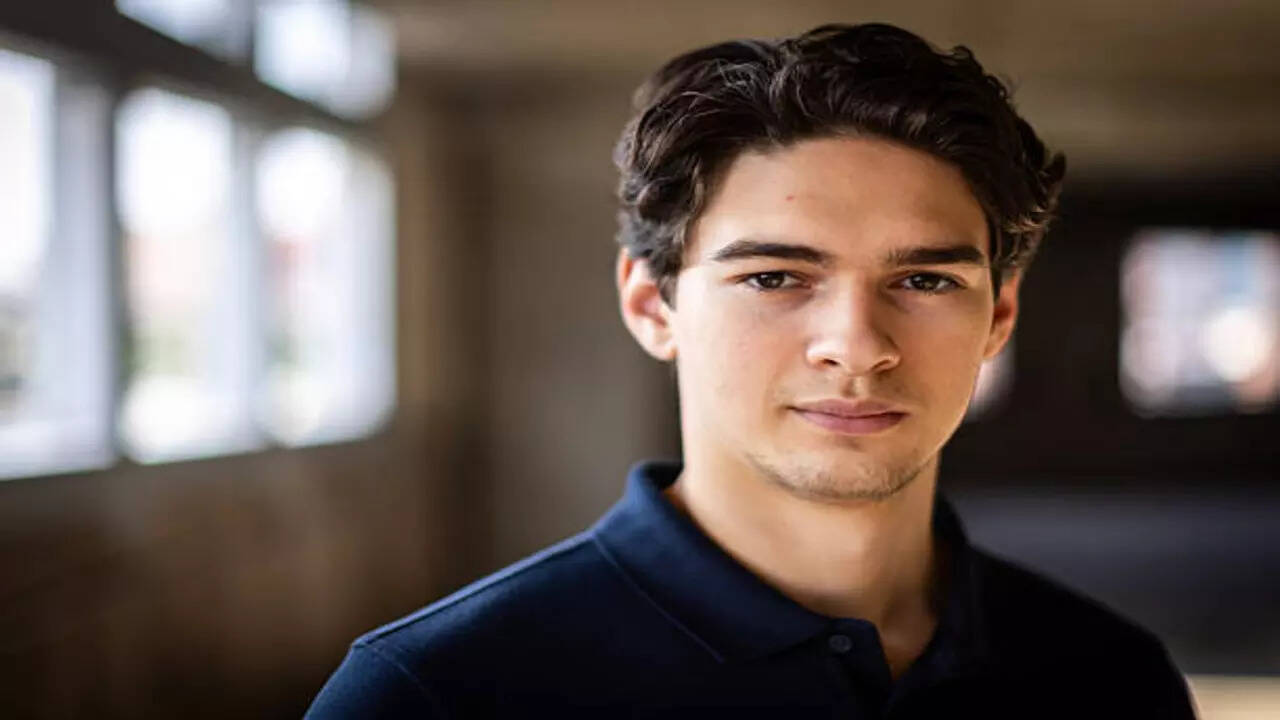 Detroit Red Wings rookie Carter Bear earning praise as Coach Todd ...
