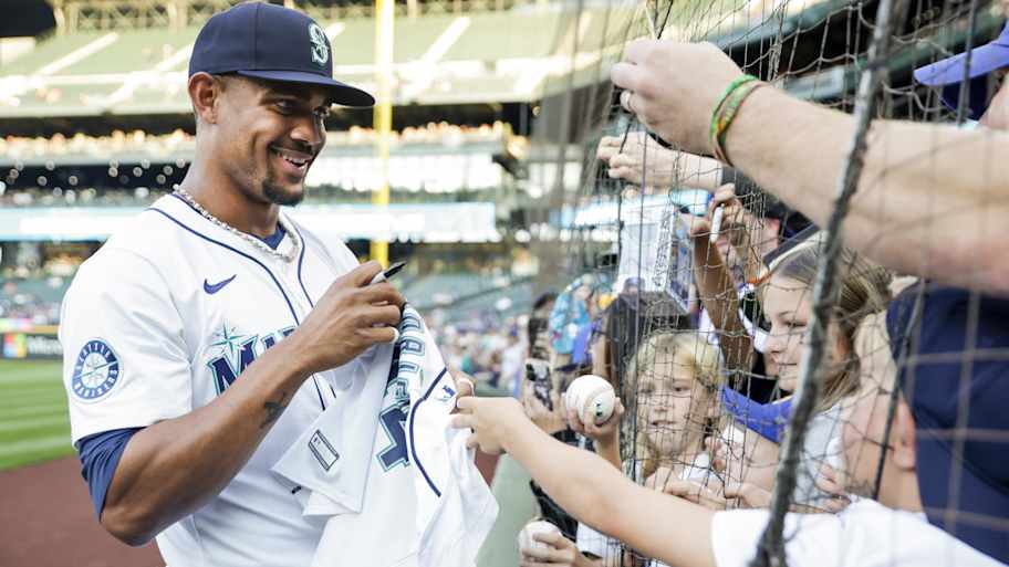 Mariners Invite Fans to T-Mobile Park for Scrimmages Ahead of Playoffs