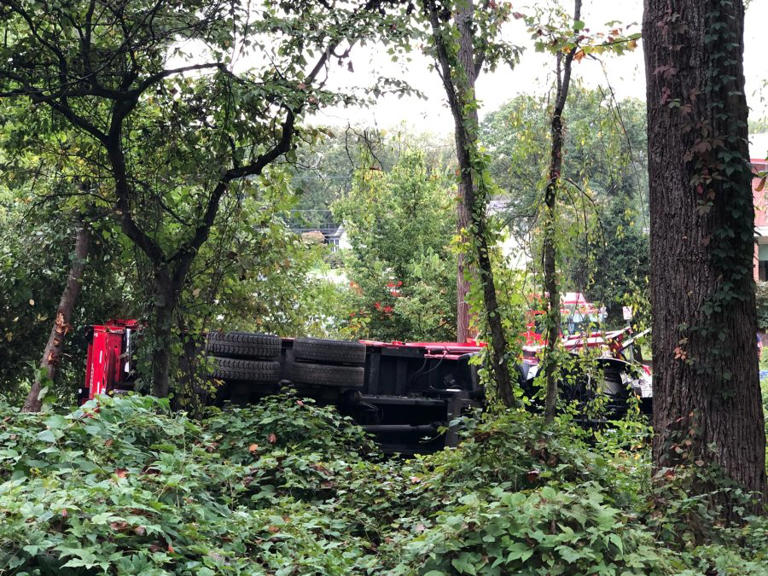 Garbage truck crashes, knocking down power lines in Bethesda