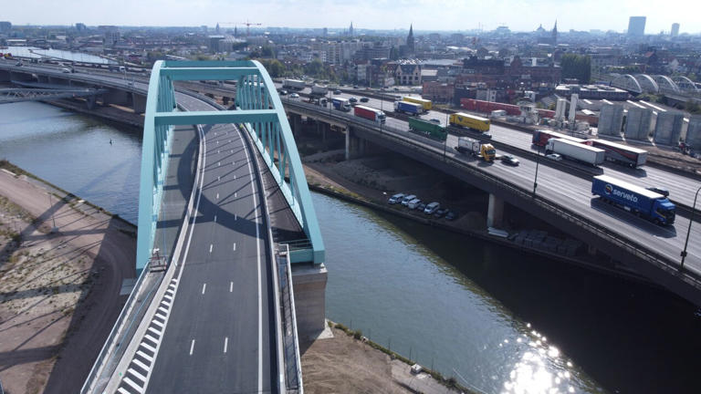 Afrit Merksem richting Nederland afgesloten door werken voor bypass ...