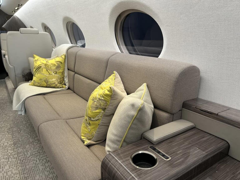 New super-midsize Gulfstream G300 model revealed