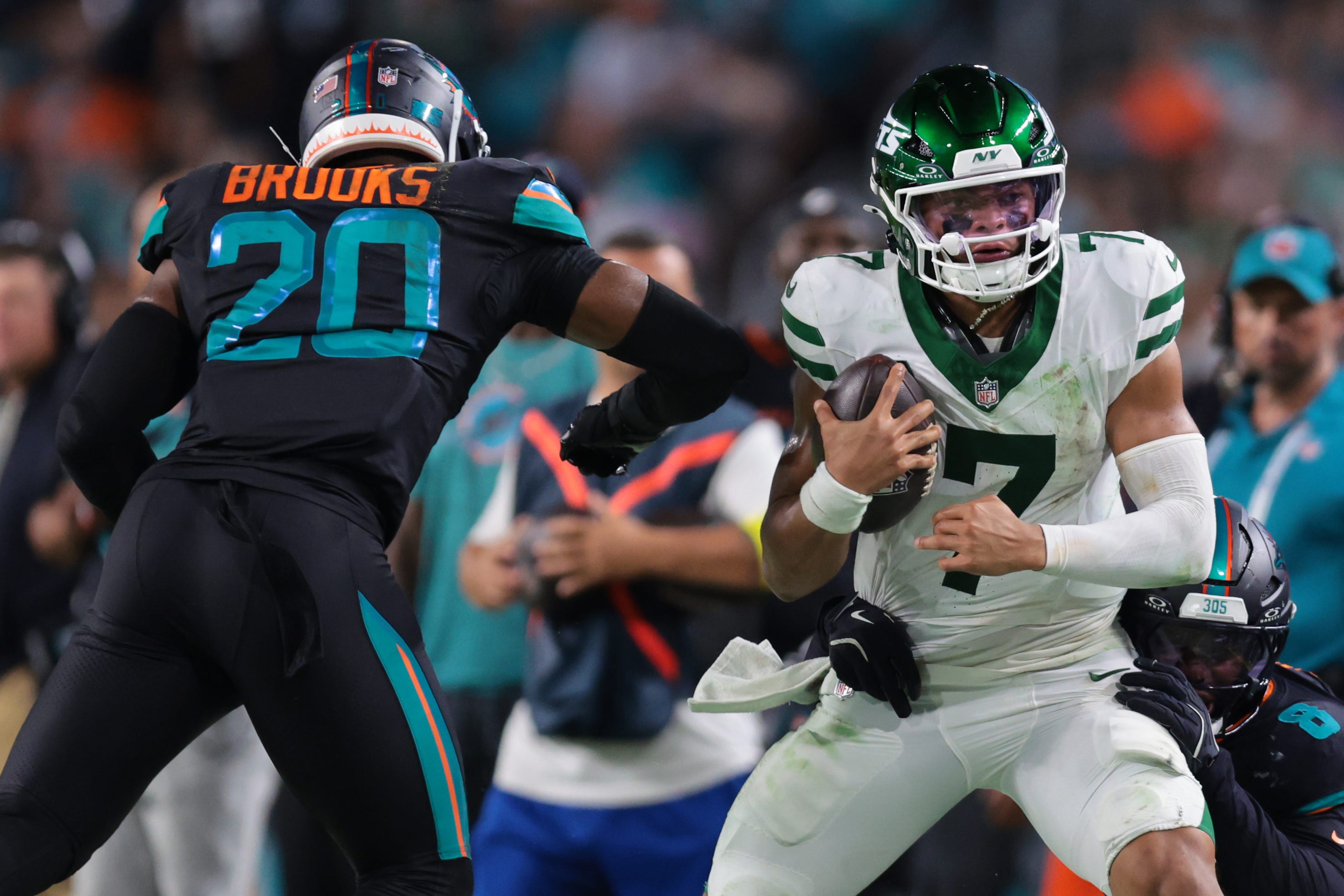 National reactions: New York Jets bench QB Justin Fields