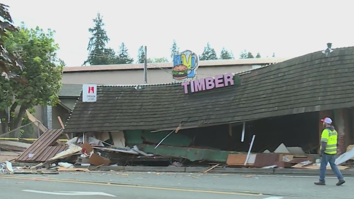 Driver dies after crash into Boring restaurant causing collapse