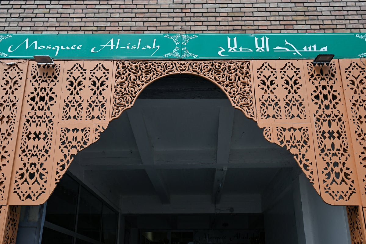 11 arrested for allegedly placing pigs’ heads outside French mosques ...