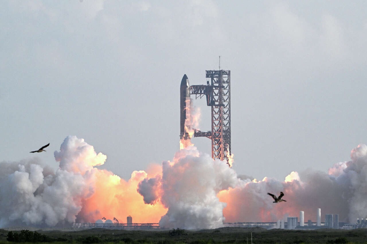 SpaceX sets target date for Starship Flight 11 test in South TX