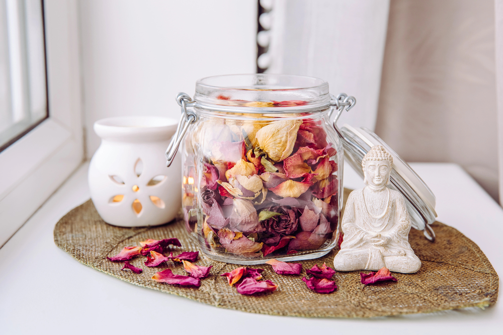 Decorating with mason jars-cheap & charming