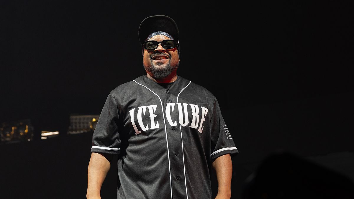 Unpacking claim antifa firebombed Ice Cube's tour bus, mistaking it for ICE