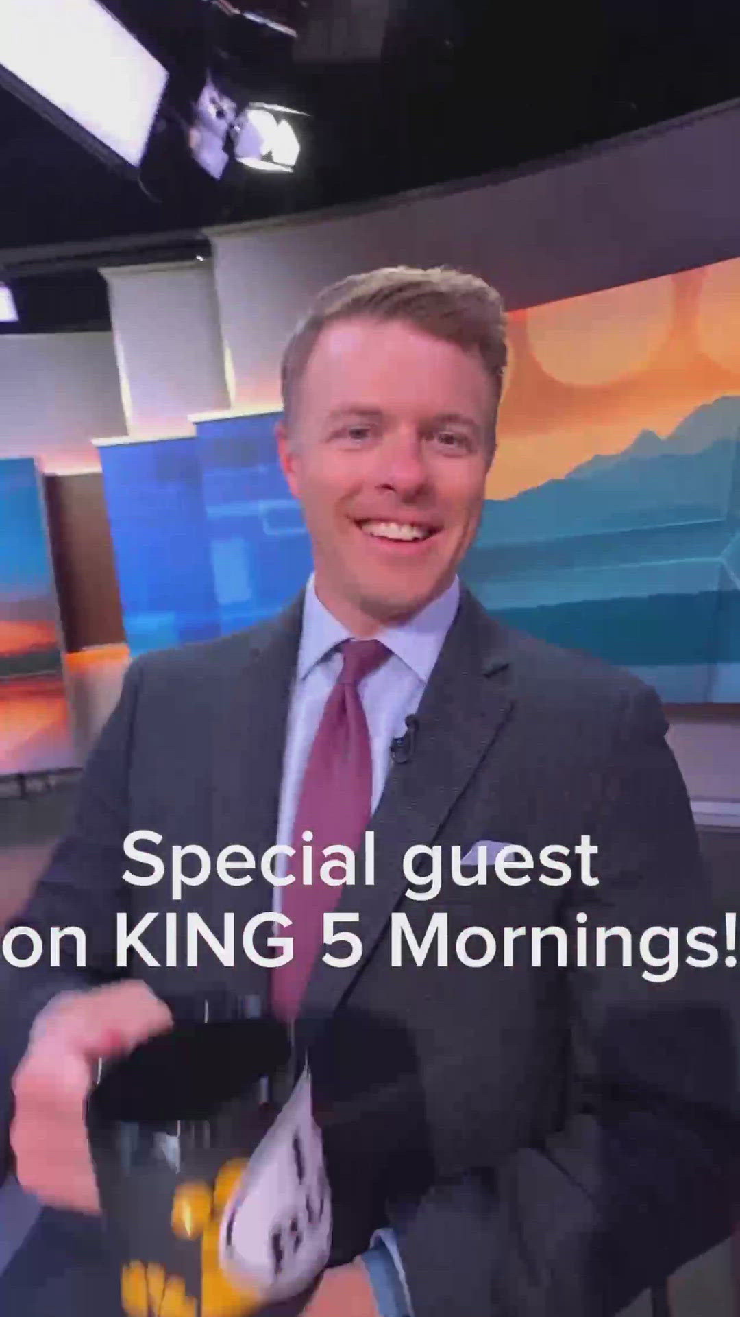 KING 5 Mornings gets special visitor ahead of Kraken season