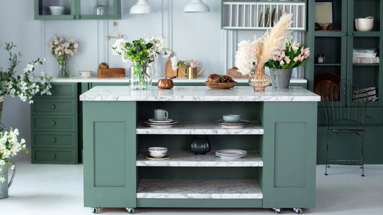 10 Kitchen Island Mistakes That Are Making Your Space Look Smaller Than ...