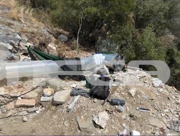 Λάρισα: Φωτογραφίες ντοκουμέντο από τη σπηλιά που είναι εγκλωβισμένος ο ...