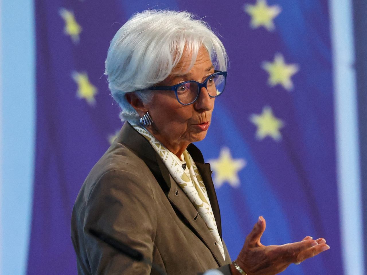 ECB’s Lagarde Says Inflation Risks Are ‘Contained’