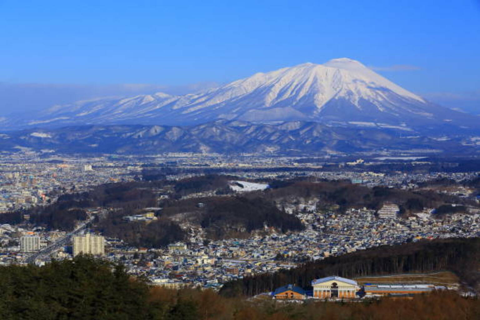 Sandisk starts operations at new Japanese plant, building flash memory ...