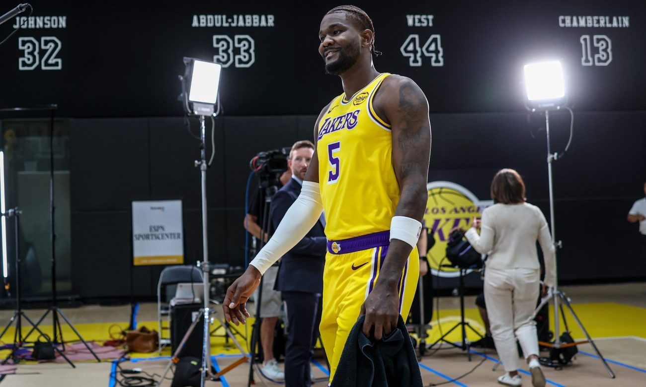 Deandre Ayton Pays Tribute to Kobe Bryant on Lakers Media Day
