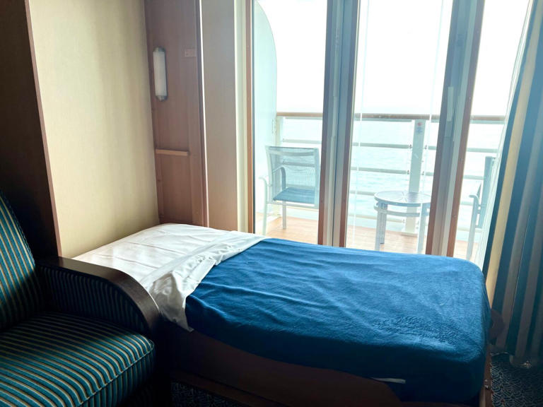 Disney Dream Stateroom Deluxe Family Oceanview with Verandah 7092