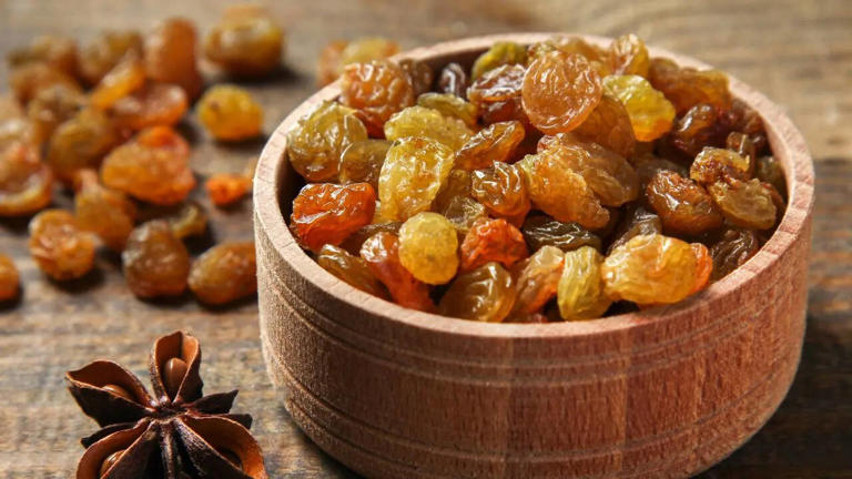 Soaked vs. Dry Raisins: Nutritionists Reveal Which Packs More Benefits