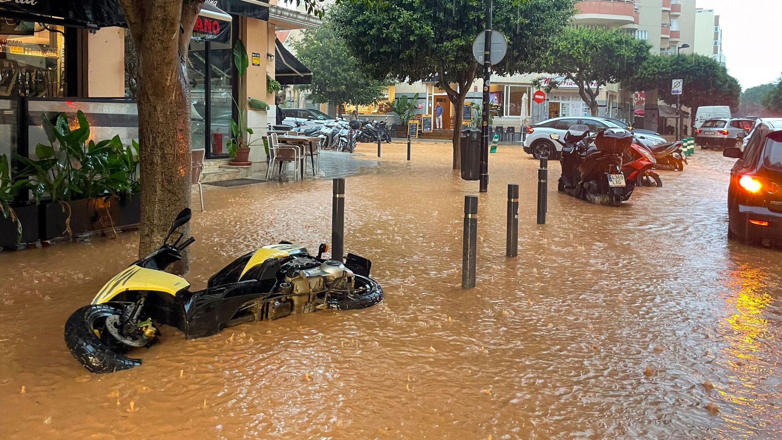 Spanish islands hit by floods as red alert issued due to 'extraordinary ...