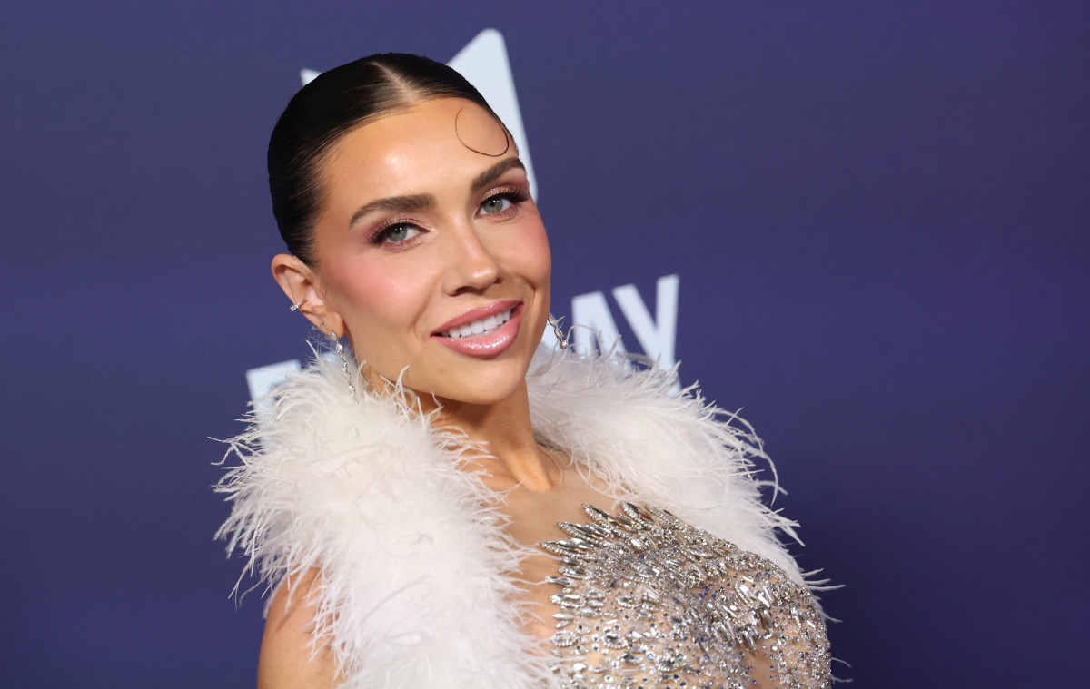 'DWTS' Pro Jenna Johnson's Latest Show Teaser Has People Saying 'Give ...