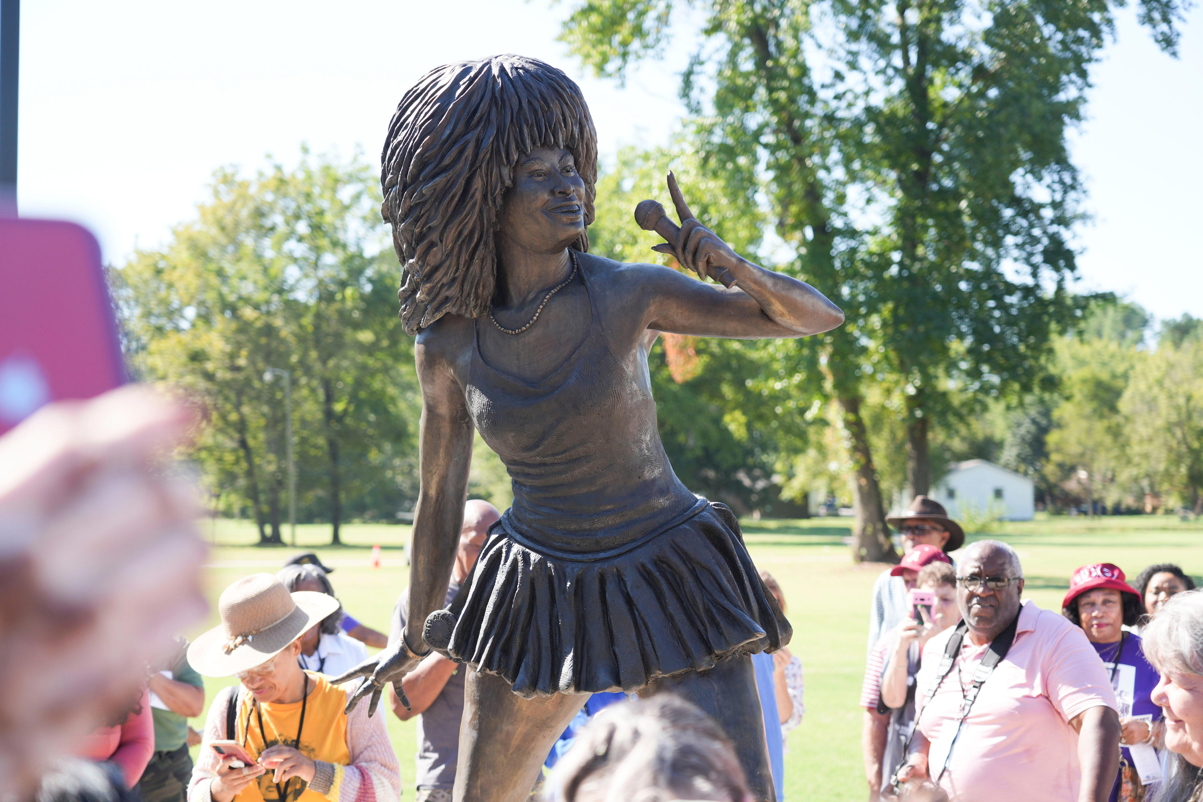 Tina Turner 7-foot-tall bronze statue unveiled in Brownsville: 'She's ...